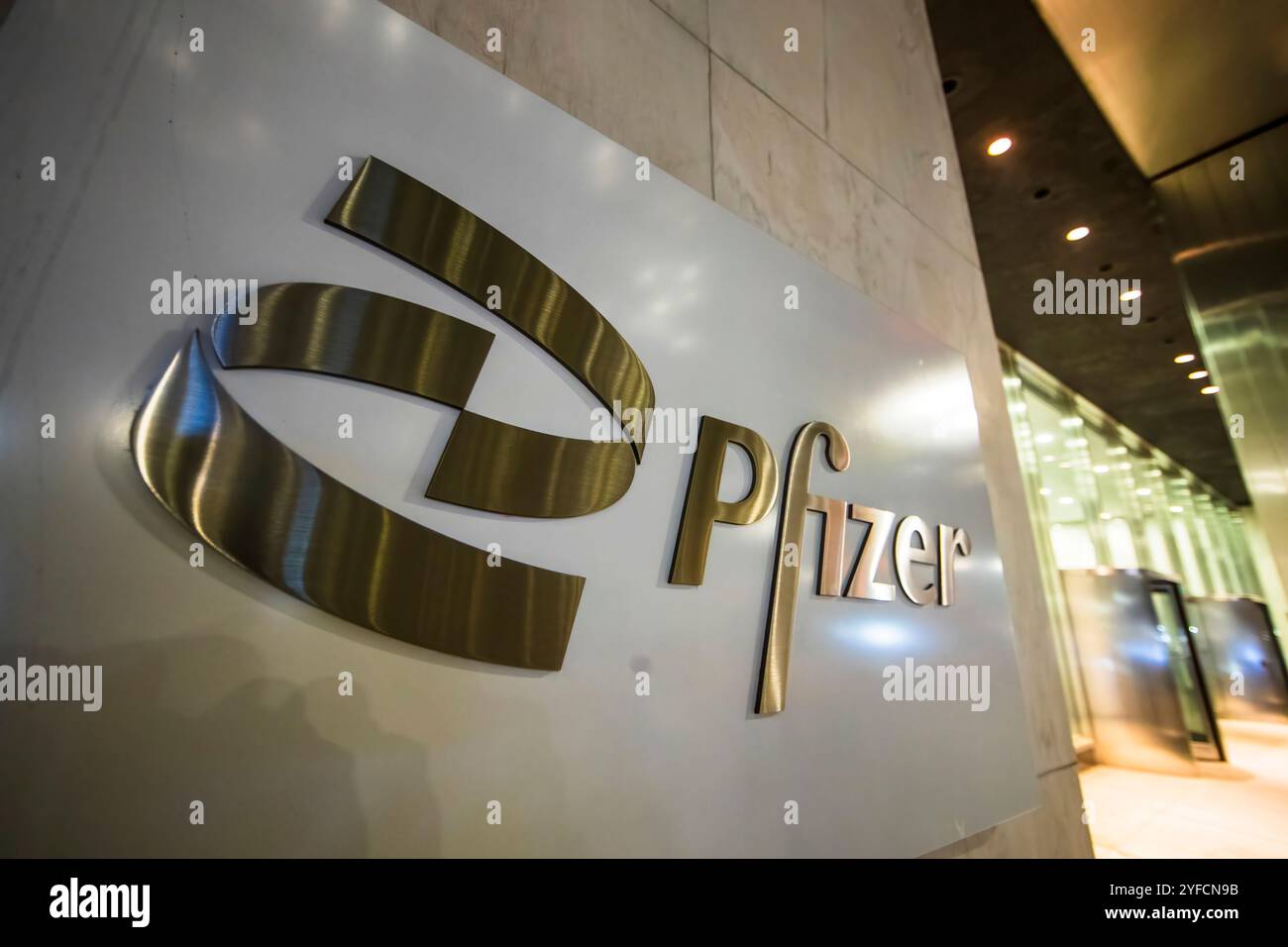 Pfizer world headquarters in New York City, USA. Pfizer Inc. is an ...