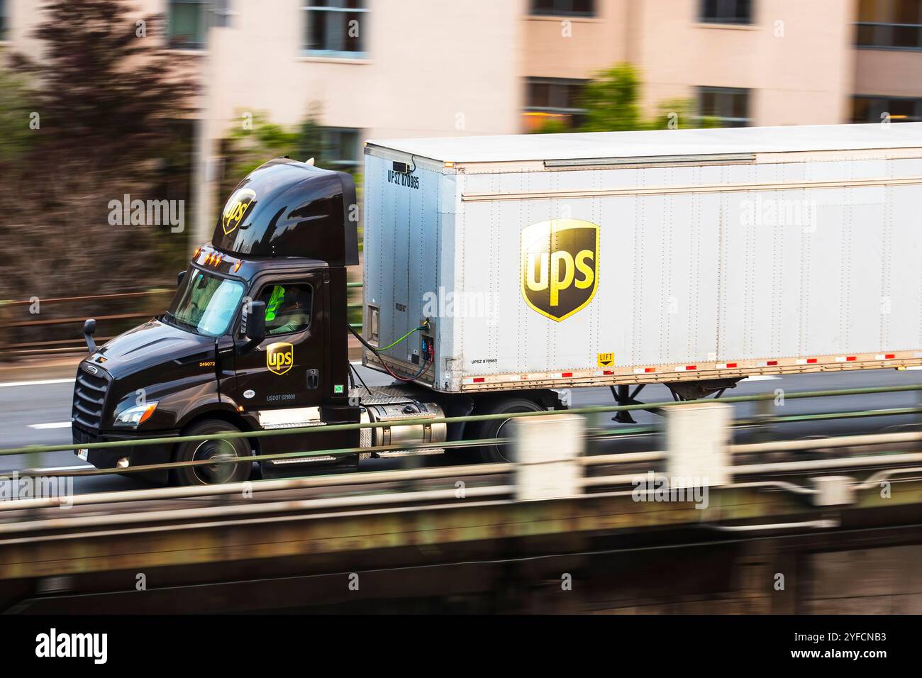 Ups truck on freeway hi-res stock photography and images - Alamy