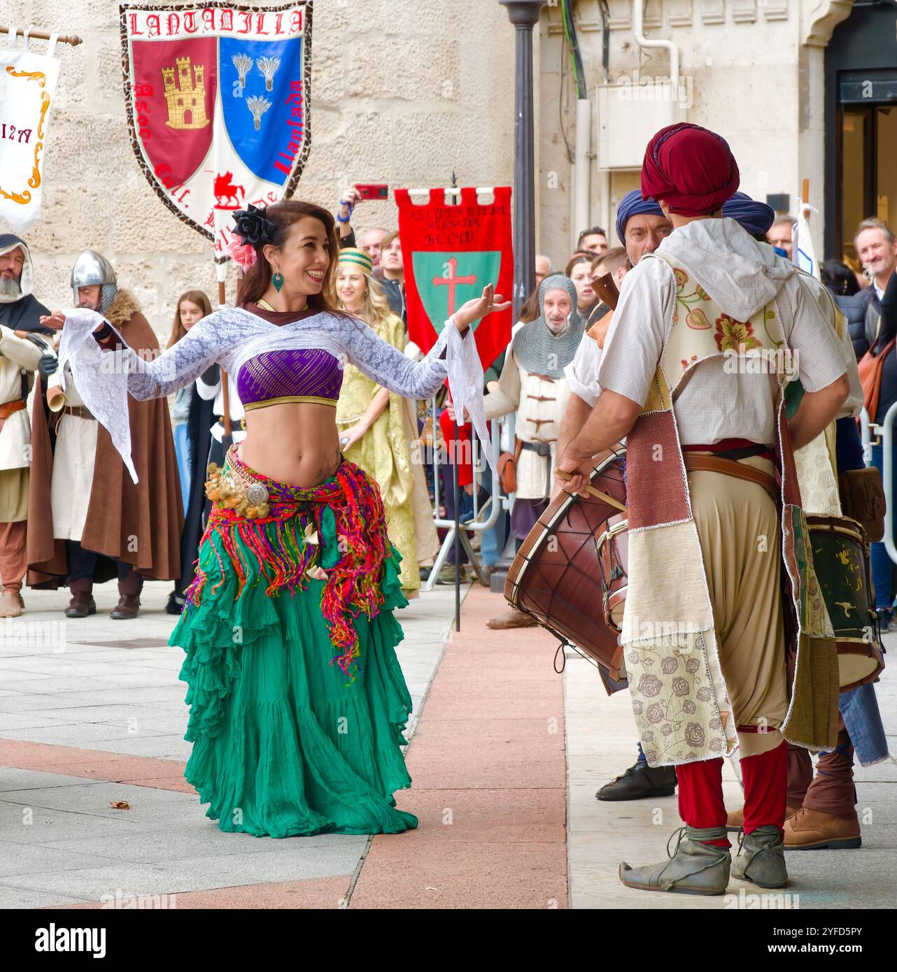 Belly dance costume hi-res stock photography and images - Alamy