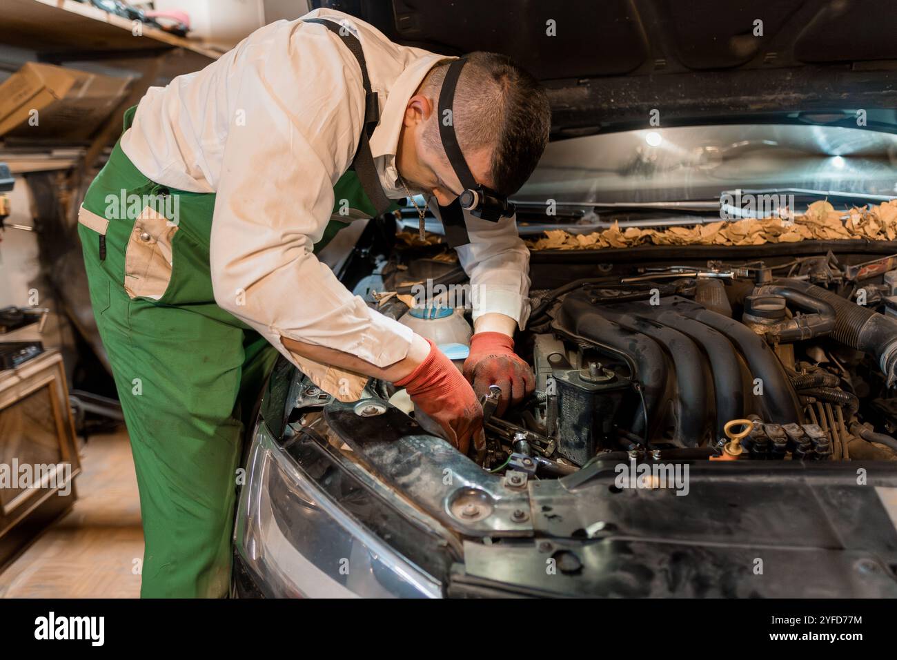 Mechanic in green overalls hi-res stock photography and images - Alamy