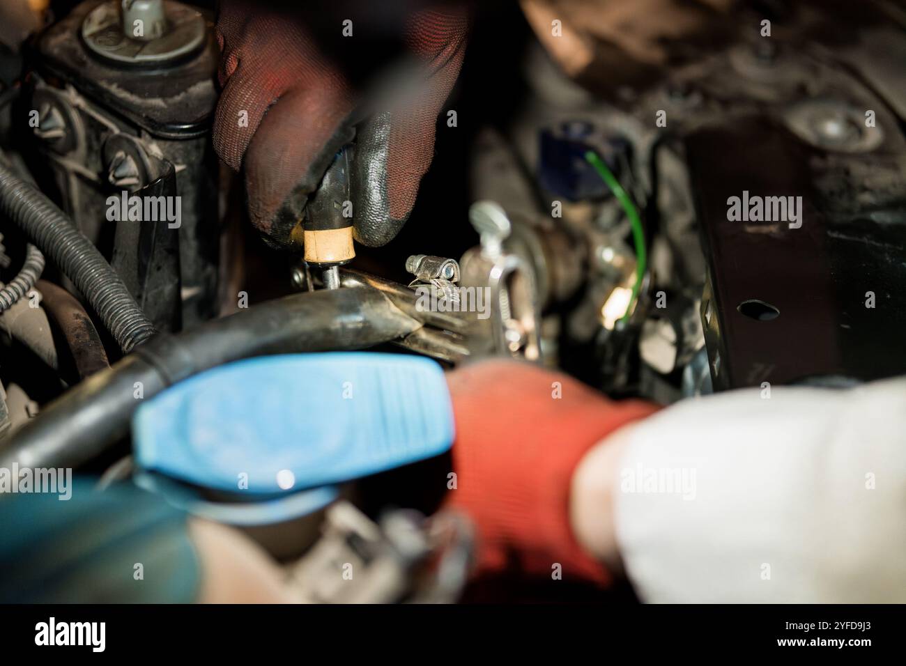 Mechanics of fluids hi-res stock photography and images - Alamy