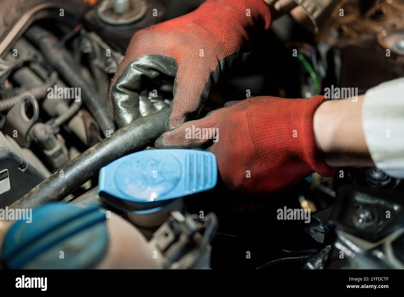 Mechanics of fluids hi-res stock photography and images - Alamy
