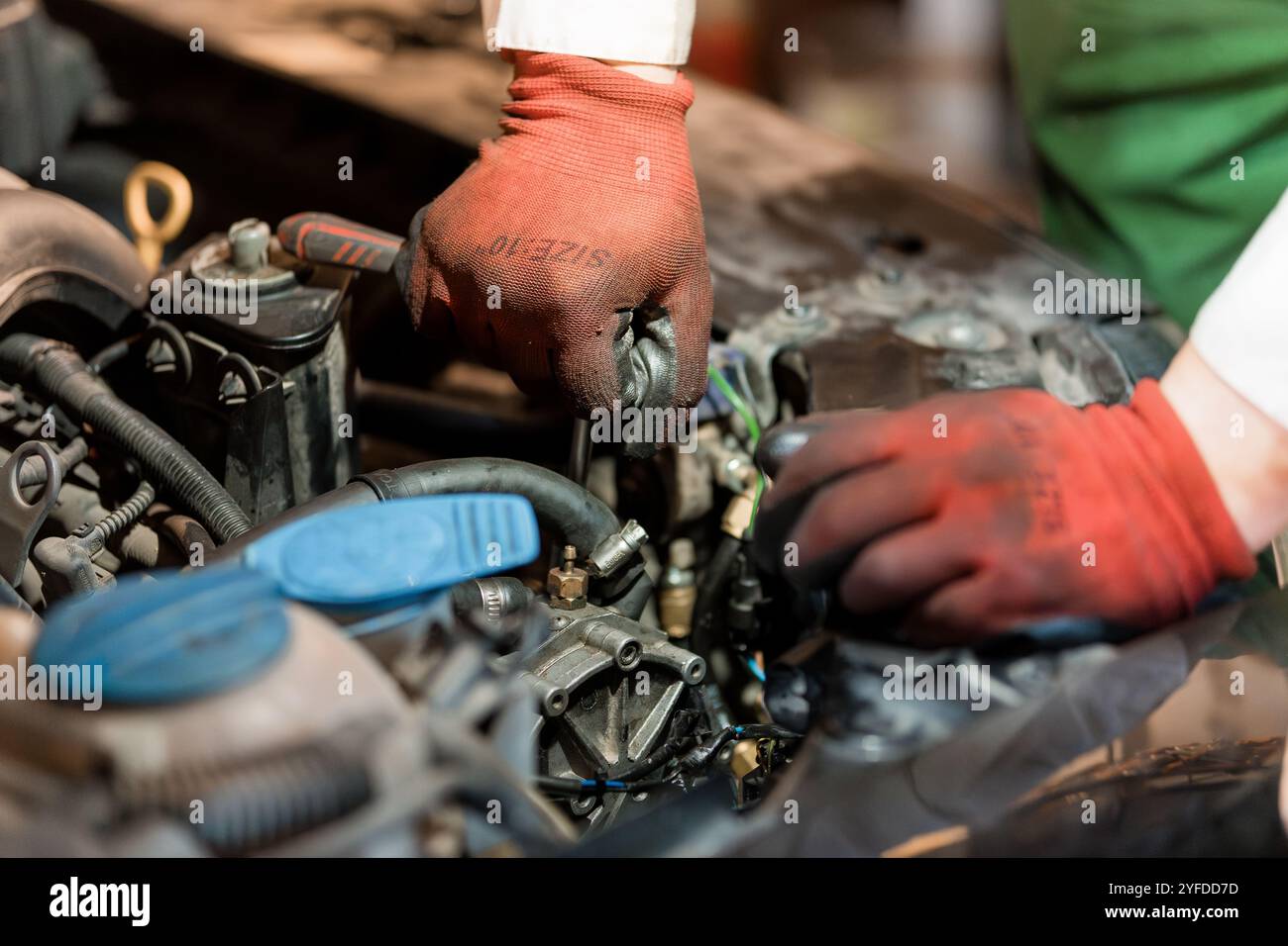 Troubleshooting process auto mechanic hi-res stock photography and ...