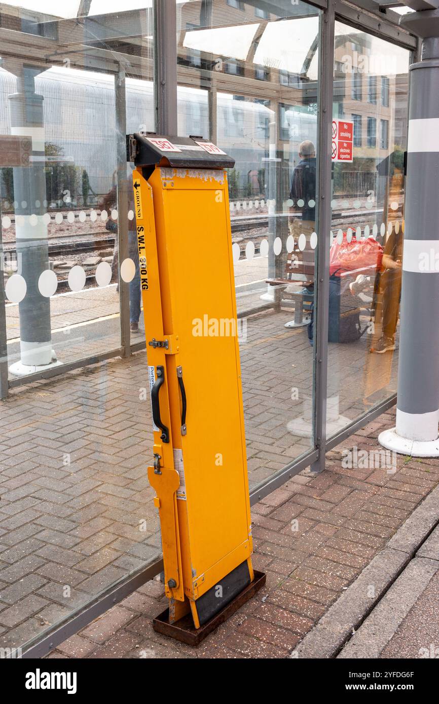 Wheelchair uk hi-res stock photography and images - Alamy