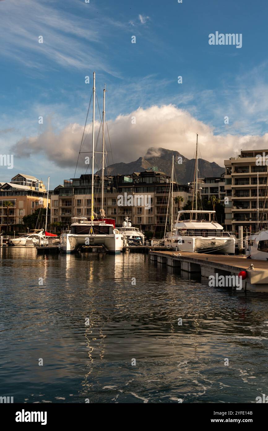 the clouds over table mountain as seen from Cape Town harbour Stock ...