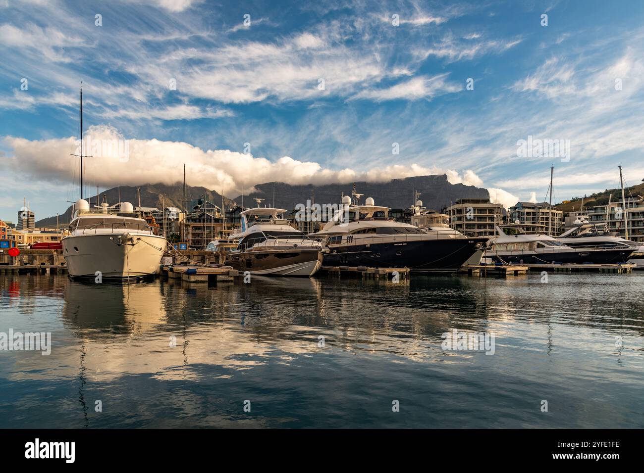 the clouds over table mountain as seen from Cape Town harbour Stock ...