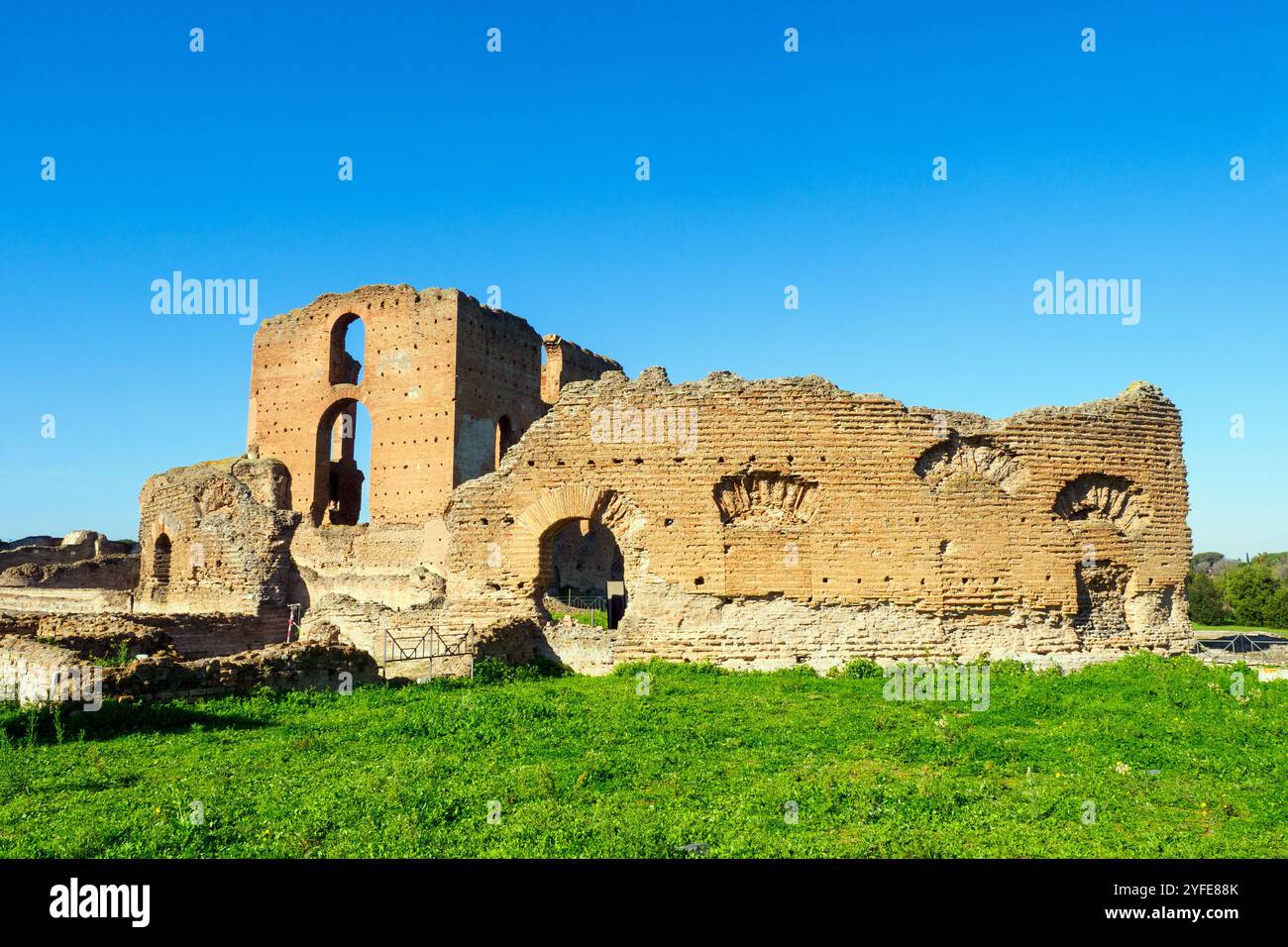 Walls of the little amphitheatre and the Frigidarium thermal rooms in ...