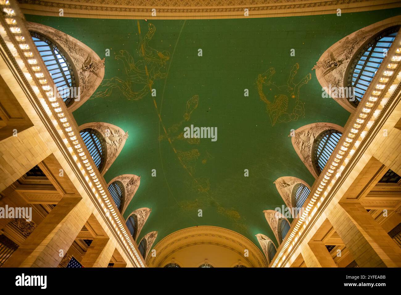 The celestial-themed ceiling of Grand Central Terminal's main concourse ...