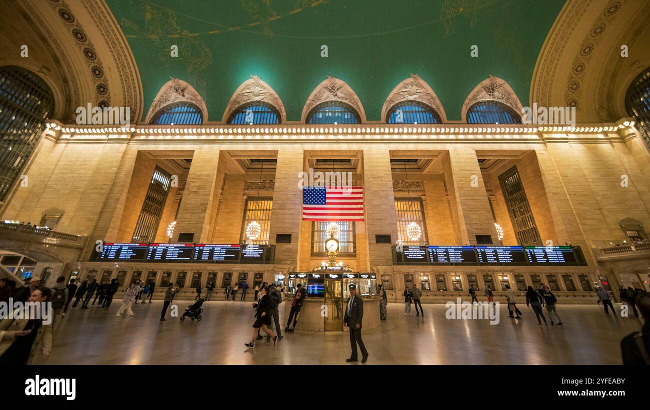 Wide-angle view of the main concourse in Grand Central Terminal ...