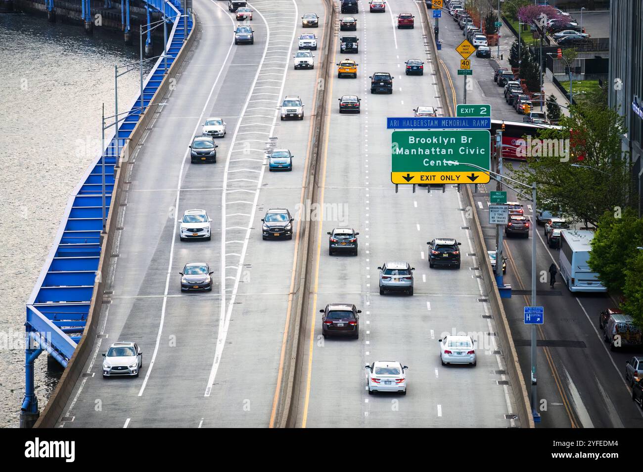 An aerial view of a highway in New York City leading to the Brooklyn ...