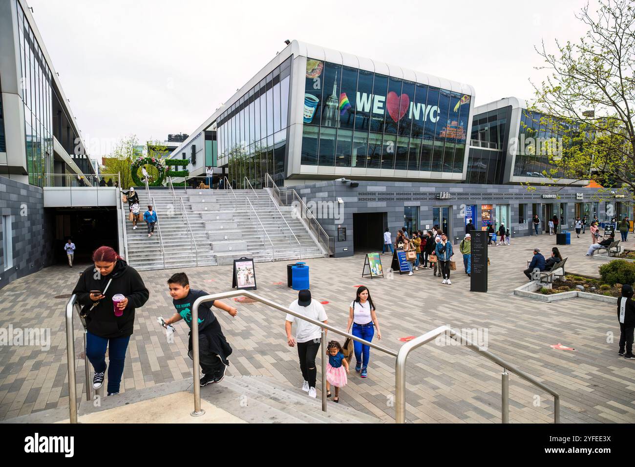Modern NYC Plaza: Steps of the City Stock Photo - Alamy