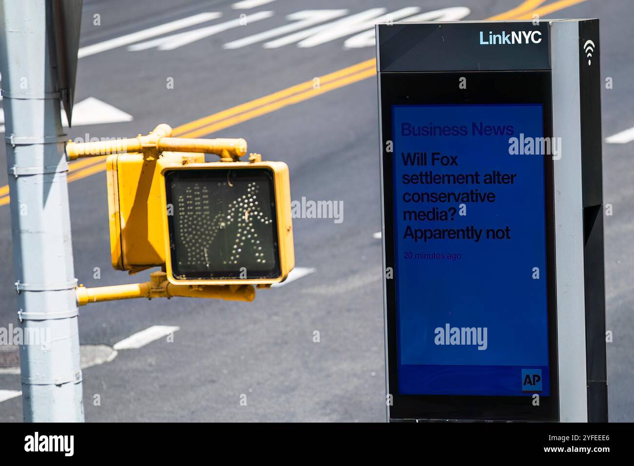 Sign displaying update business hi-res stock photography and images - Alamy