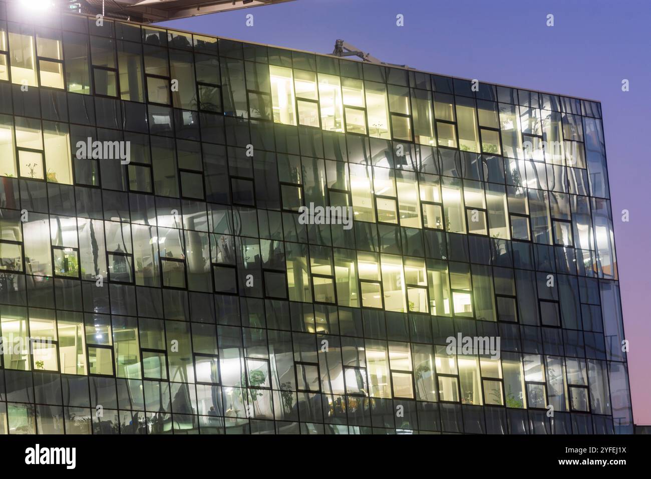 Vienna: office building, glas facade, look into offices in 02 ...