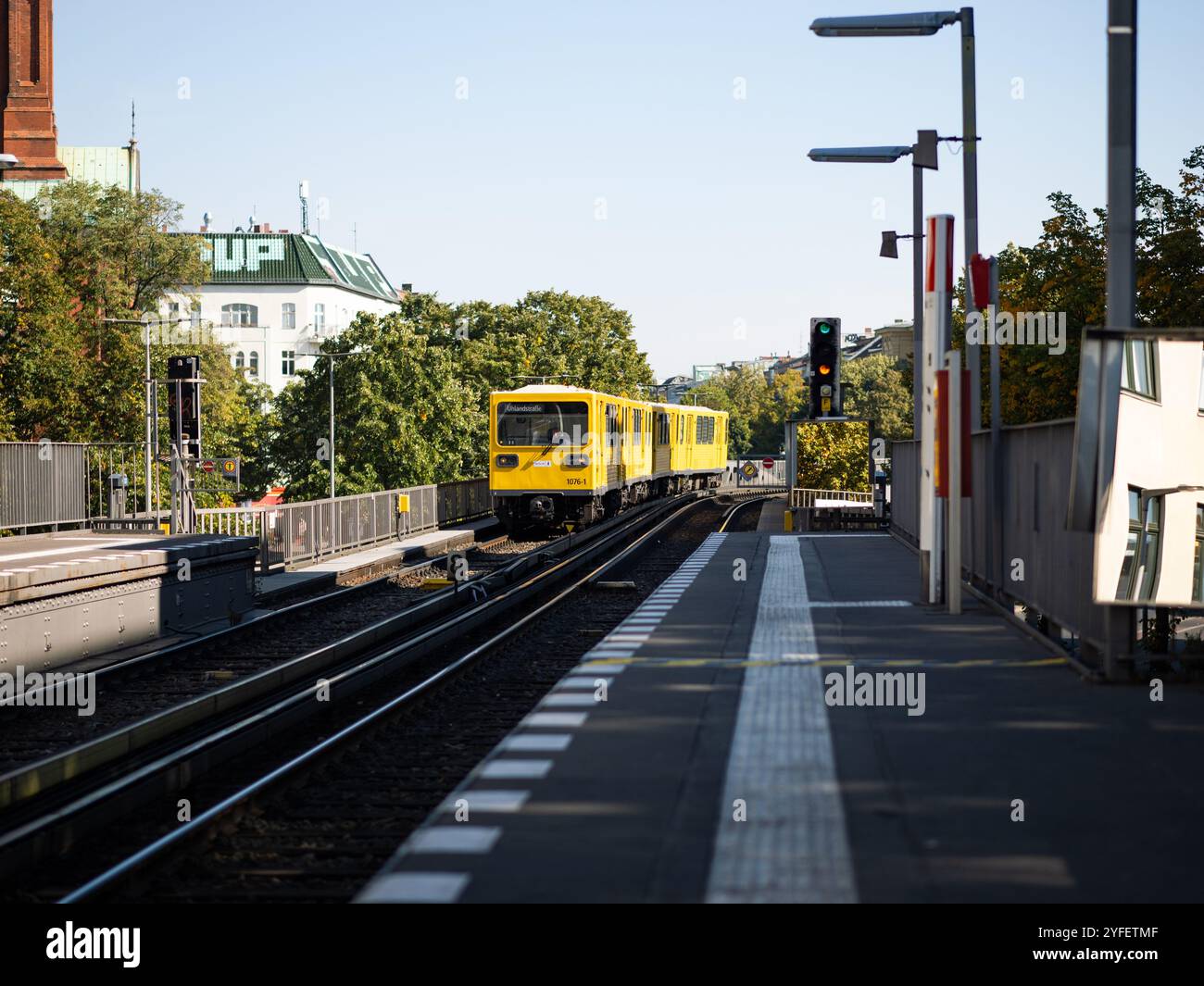 U bahn bahnhof hi-res stock photography and images - Alamy