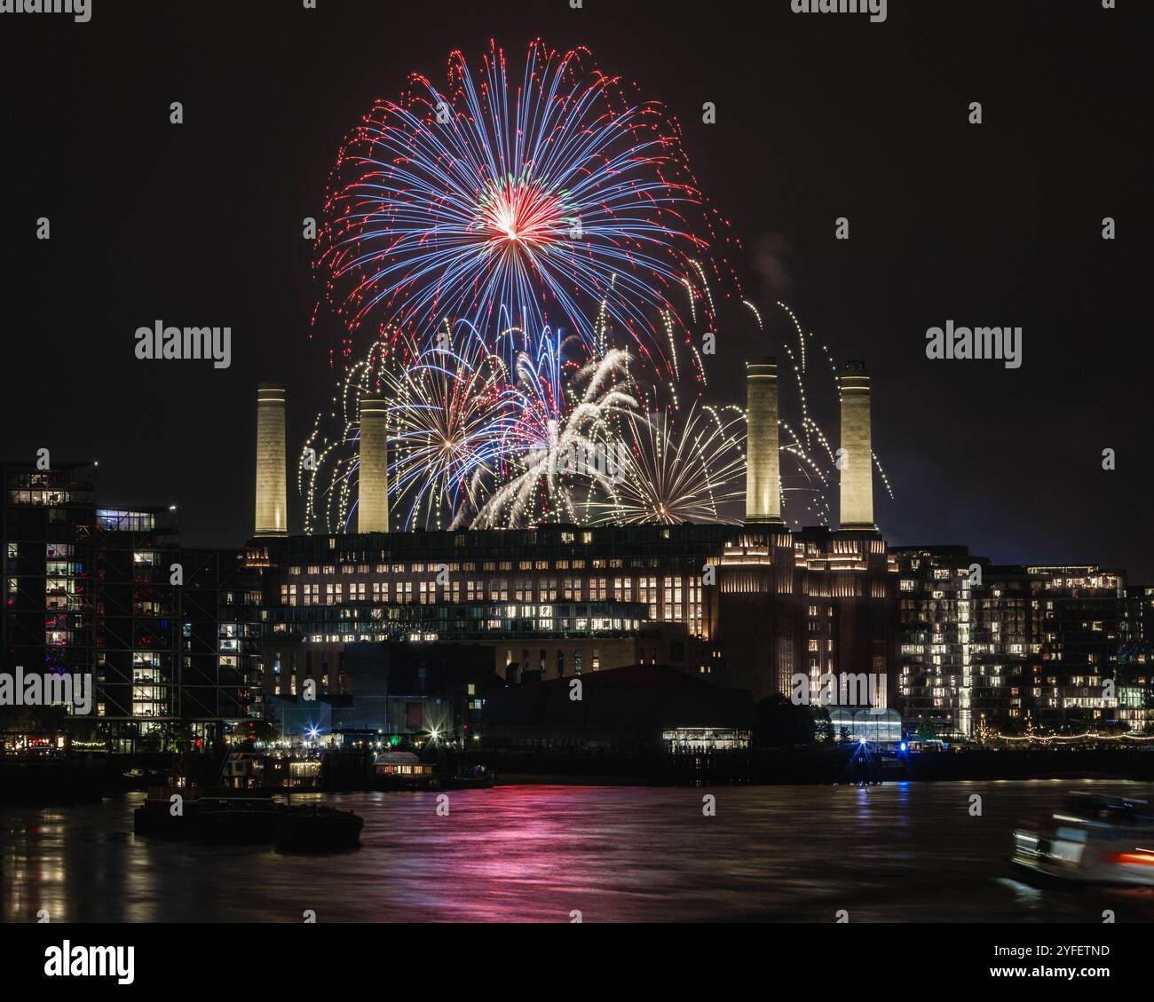 Fireworks guy fawkes skyline hi-res stock photography and images - Alamy