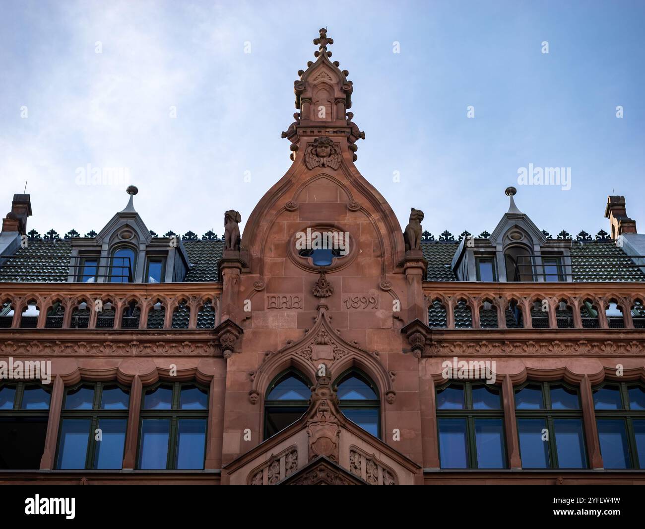 Facade of the Geschäftshaus (office building) Friedrichstraße 166 in ...