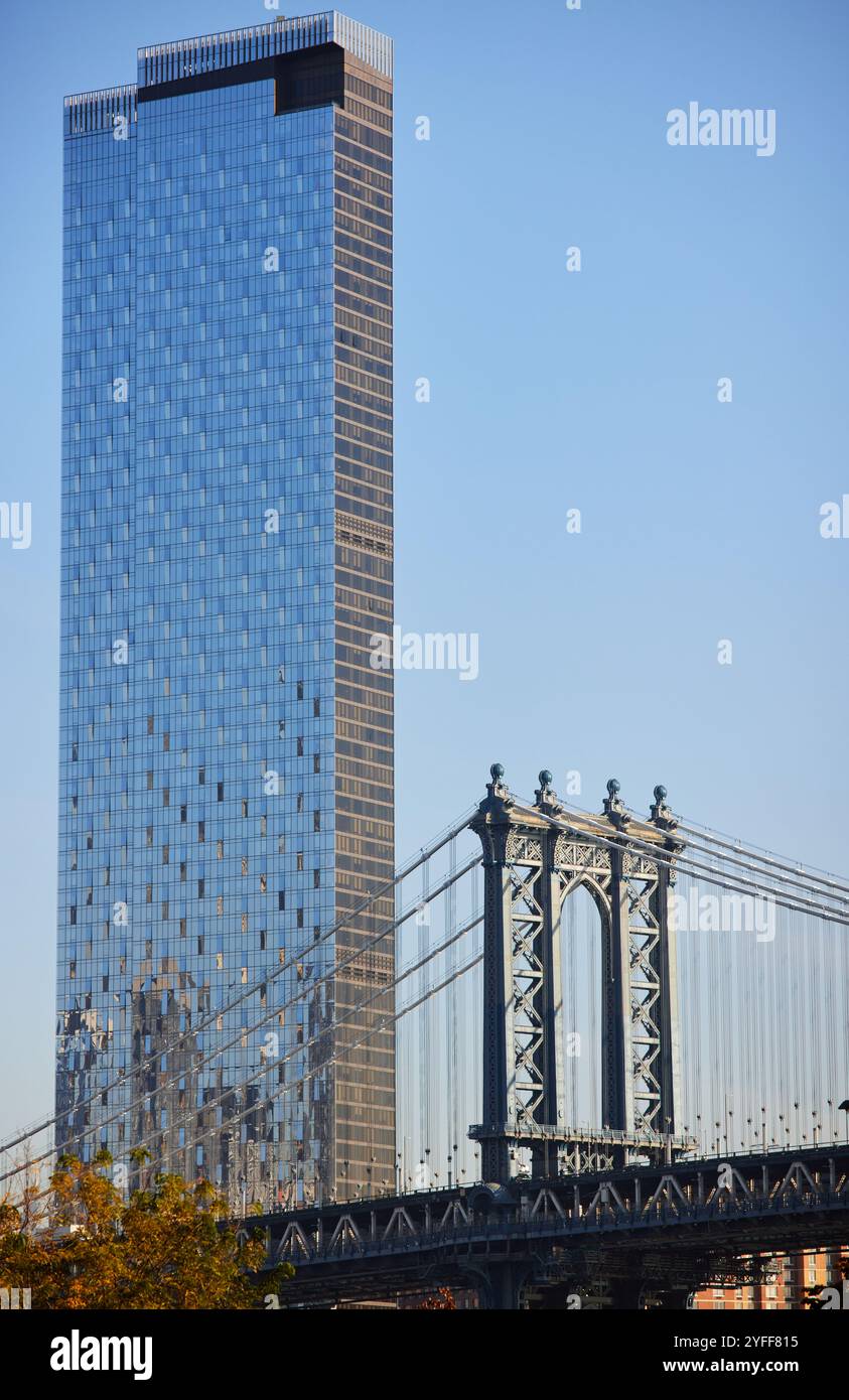 New York Manhattan Bridge with One Manhattan Square luxury residential ...