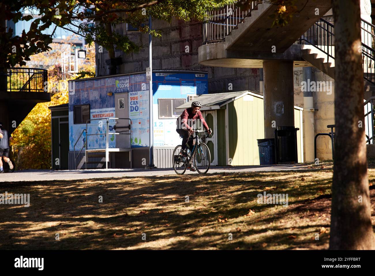 Philadelphia Schuylkill River Trail cycle path Stock Photo - Alamy