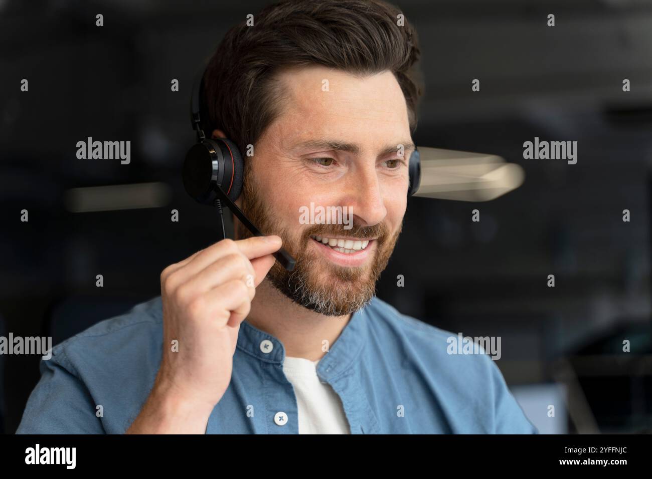 Customer service representative hi-res stock photography and images - Alamy