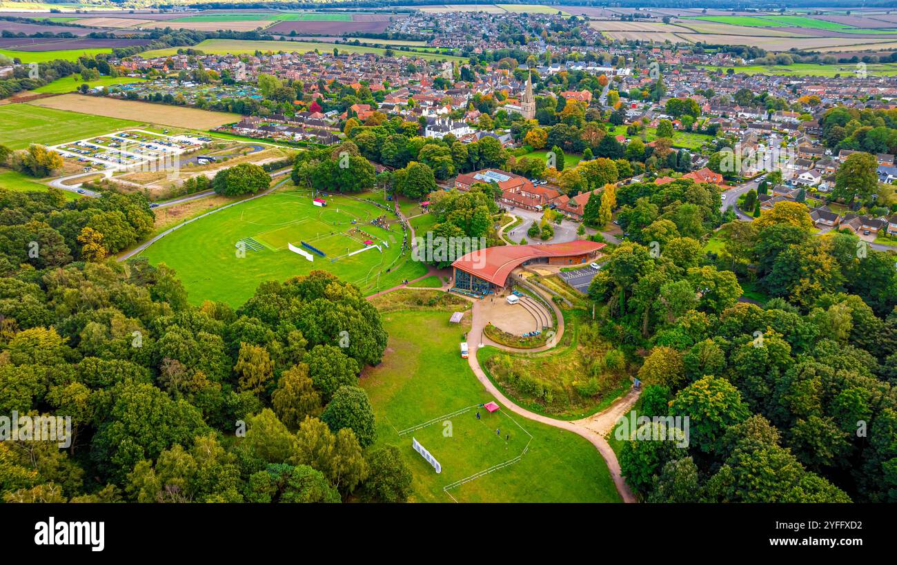 The village of Edwinstowe in the midst of Sherwood Forest ...