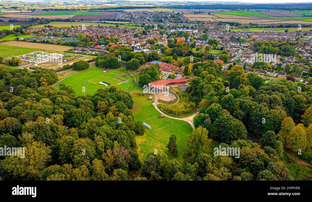 The village of Edwinstowe in the midst of Sherwood Forest ...