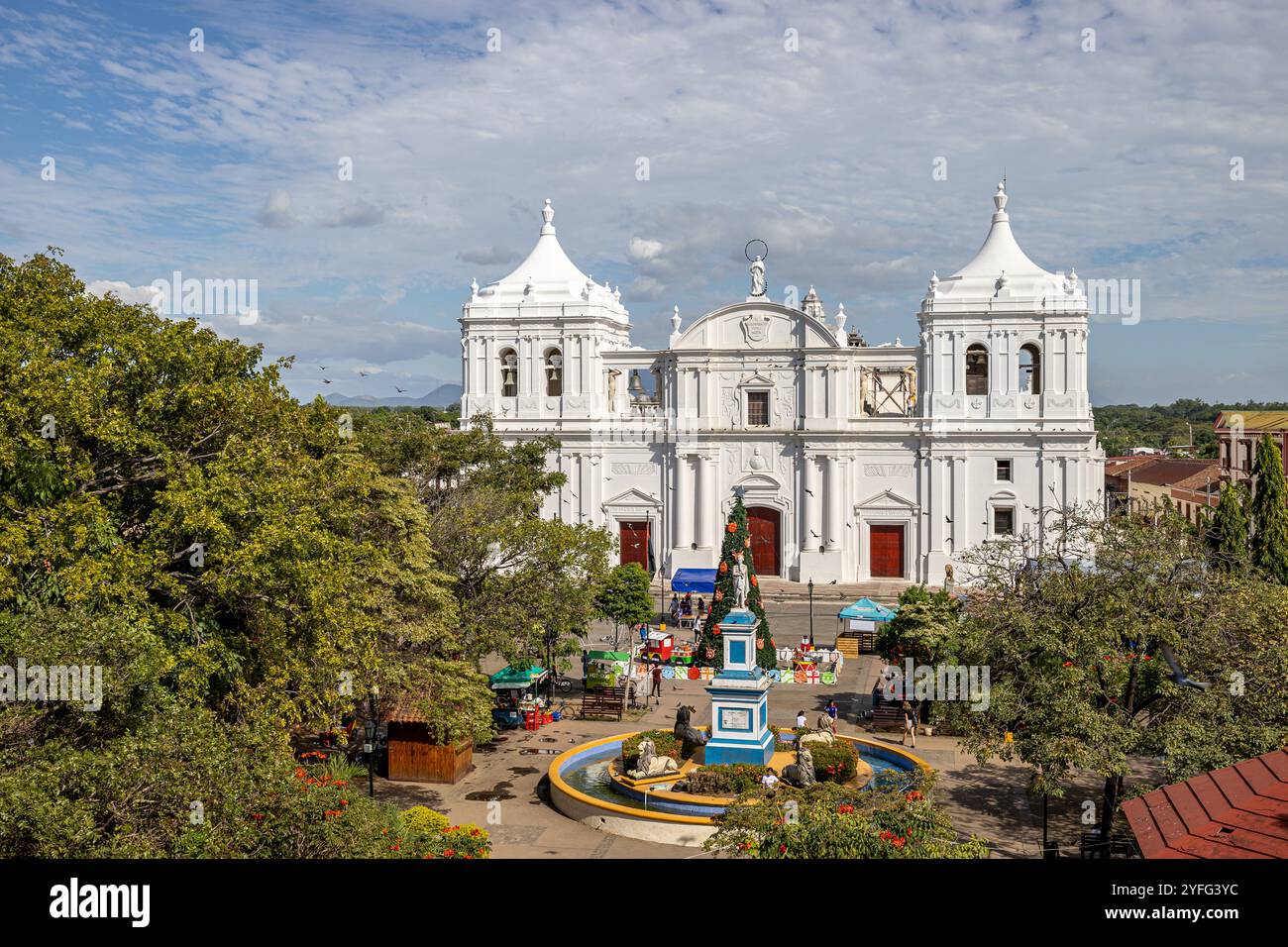 Nicaragua, León, Parque Central and Catedral Stock Photo - Alamy