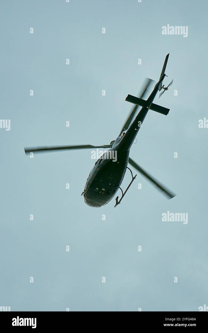 Helicopter lifting airplane hi-res stock photography and images - Alamy