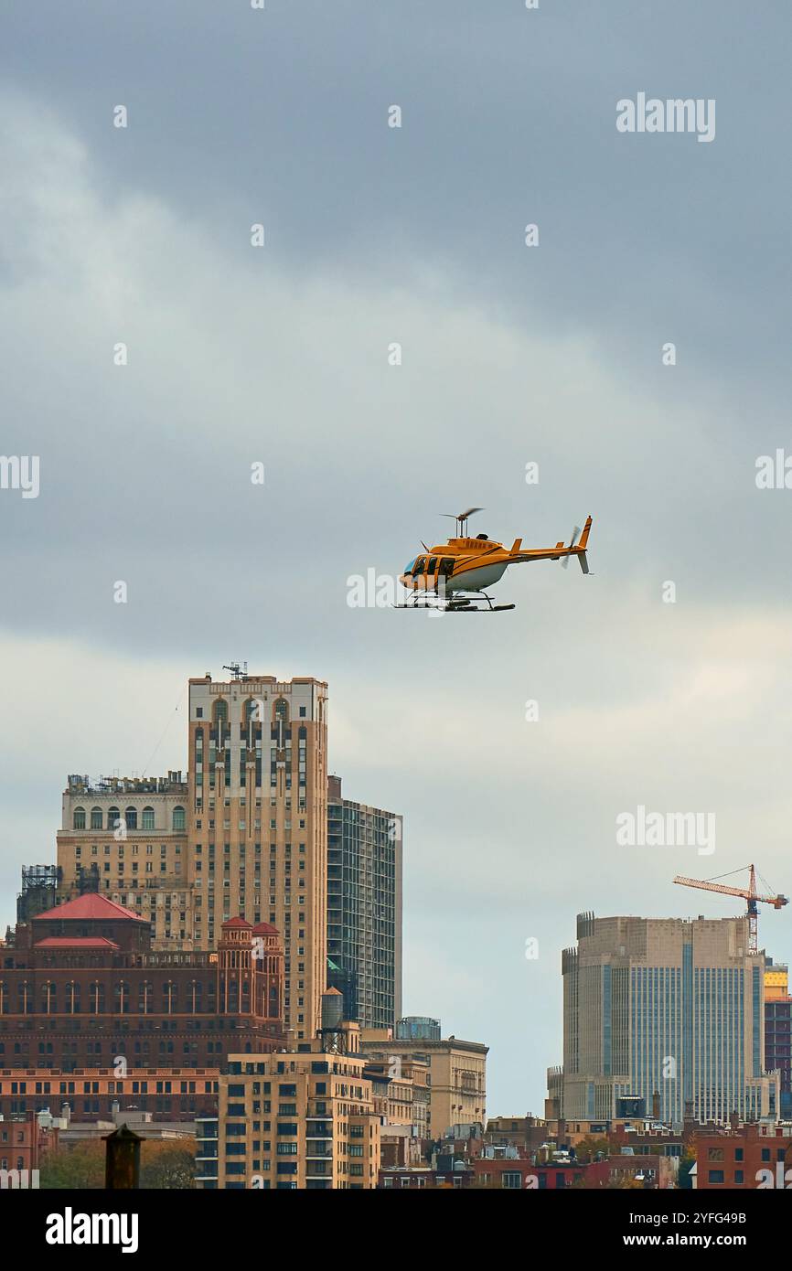 Helicopter high rise hi-res stock photography and images - Alamy