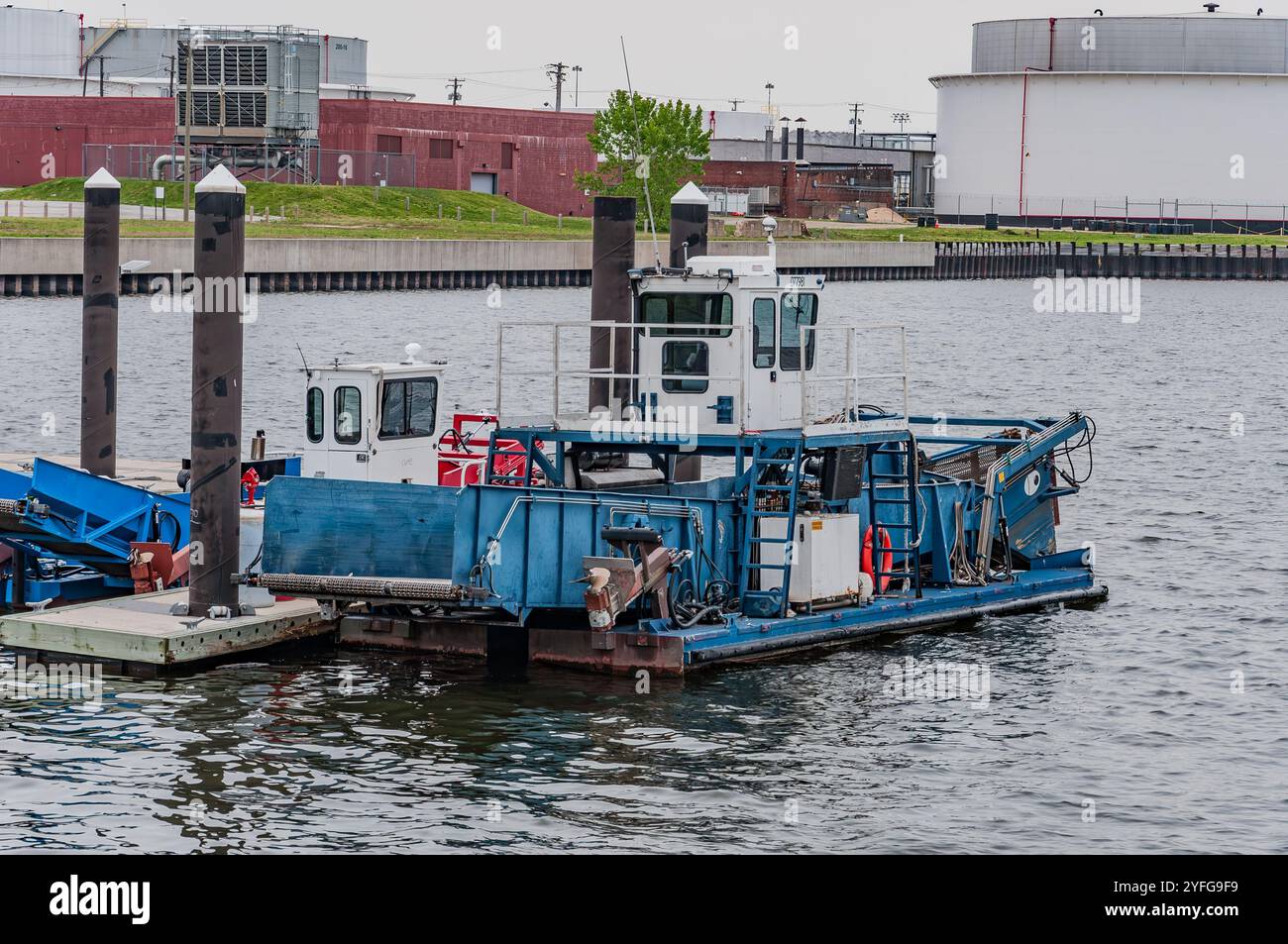 Trash skimmer boat hi-res stock photography and images - Alamy