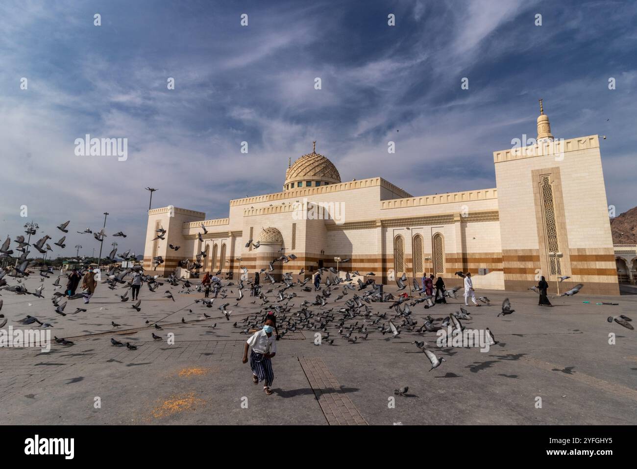 MEDINA, SAUDI ARABIA - NOVEMBER 12, 2021: Pigeons in front of the ...