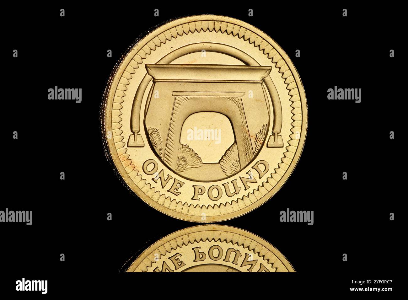 Egyptian arch 1 pound coin hi-res stock photography and images - Alamy
