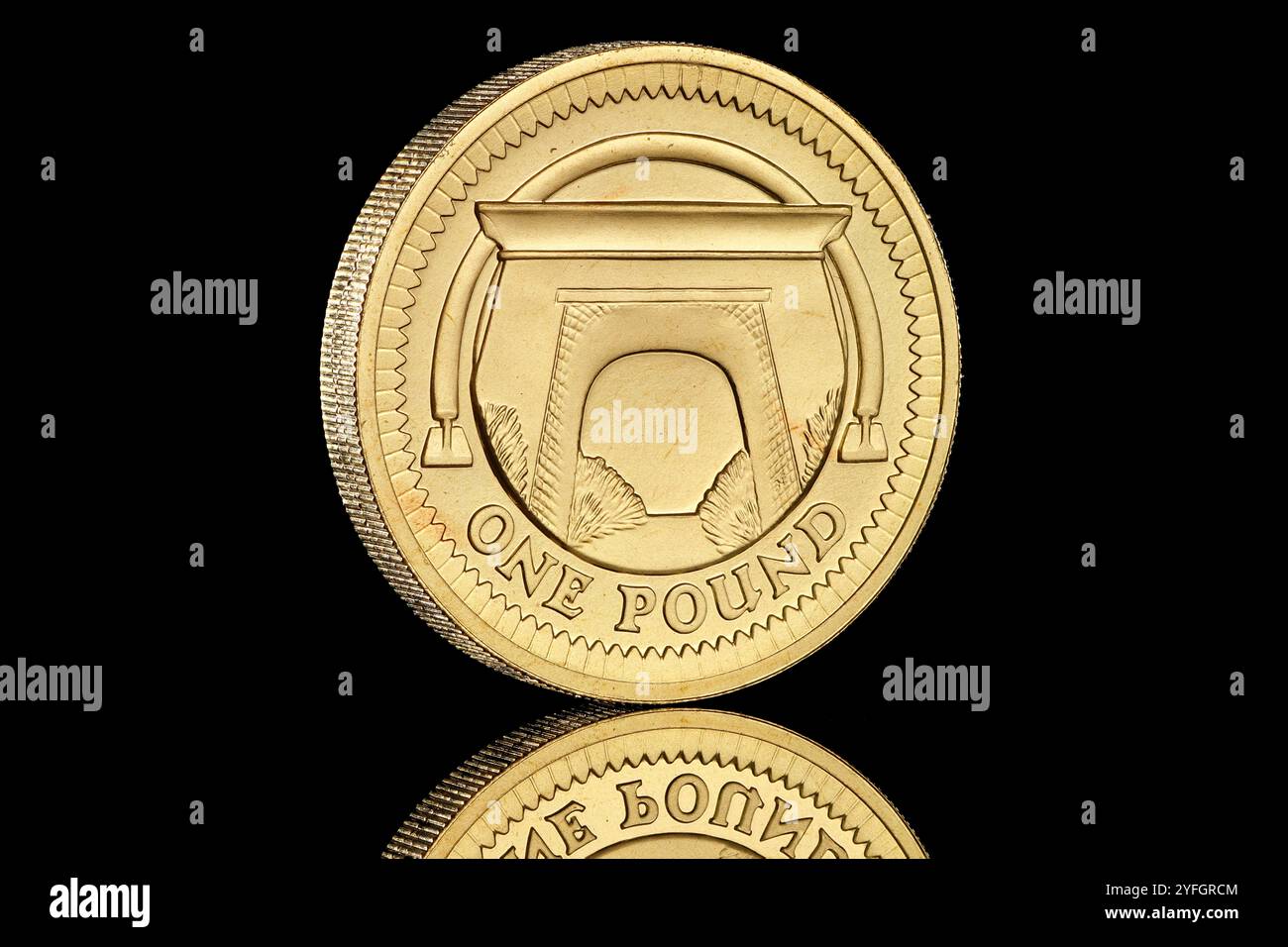 Egyptian arch 1 pound coin hi-res stock photography and images - Alamy