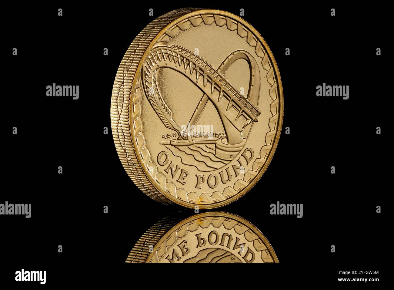 2007 £1 coin with a Millennium Bridge design by Edwina Ellis Stock ...