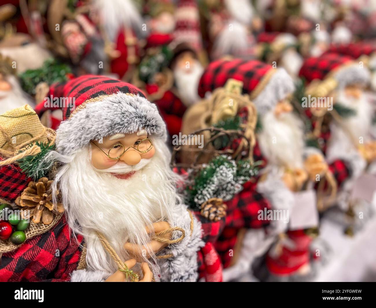 Small figurine santa claus hi-res stock photography and images - Alamy