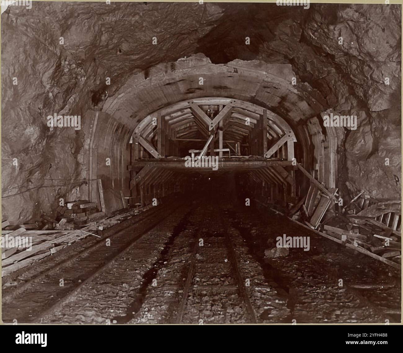 Tunnel digging machinery, New York Subway Construction 1903. Archive ...
