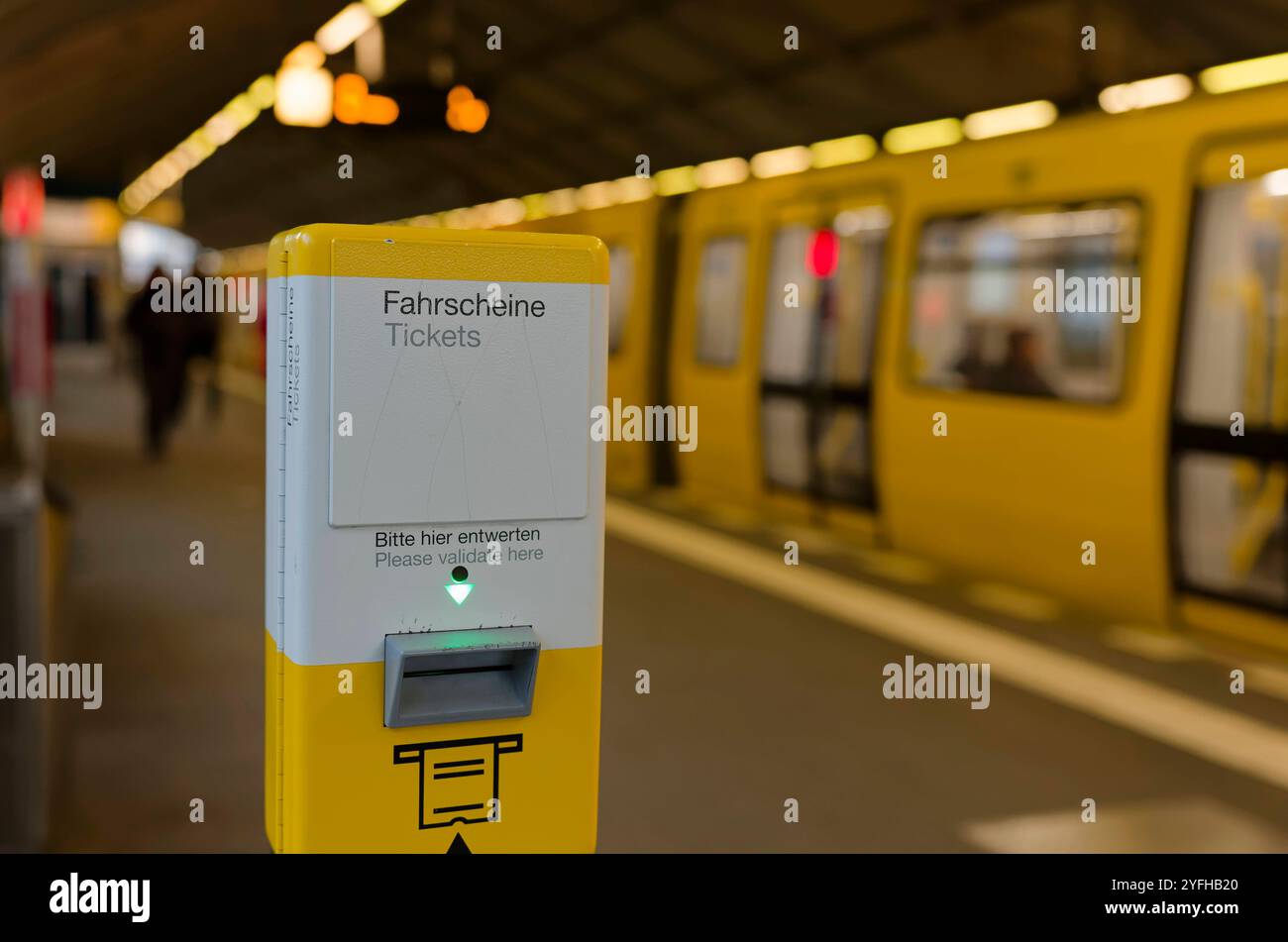Fahrkartenentwerter U-Bf Bülowstraße 2024-11-03 Deutschland, Berlin Ein ...