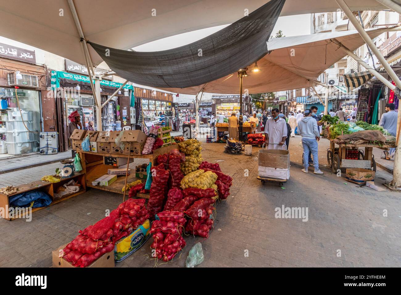 JEDDAH, SAUDI ARABIA - NOVEMBER 15, 2021: Grocery market in Al Balad ...