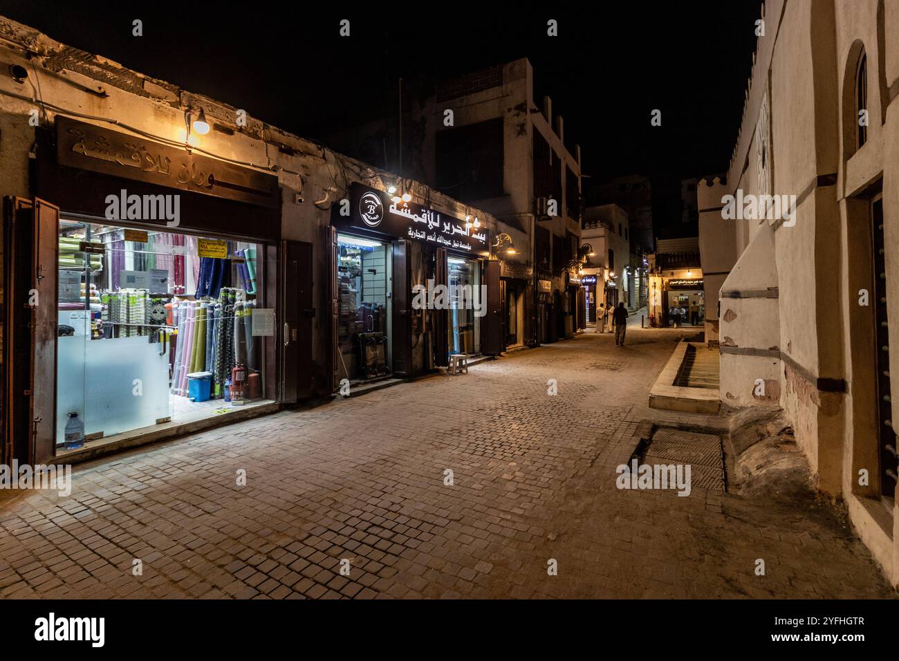 Street at night in saudi arabia hi-res stock photography and images - Alamy