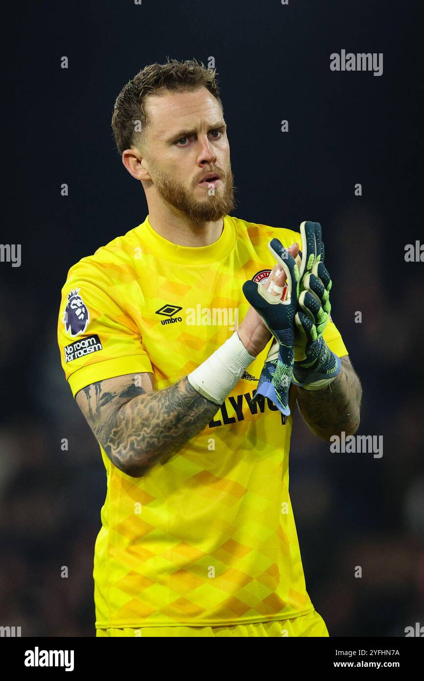 LONDON, UK - 4th Nov 2024: Mark Flekken of Brentford applauds the fans ...