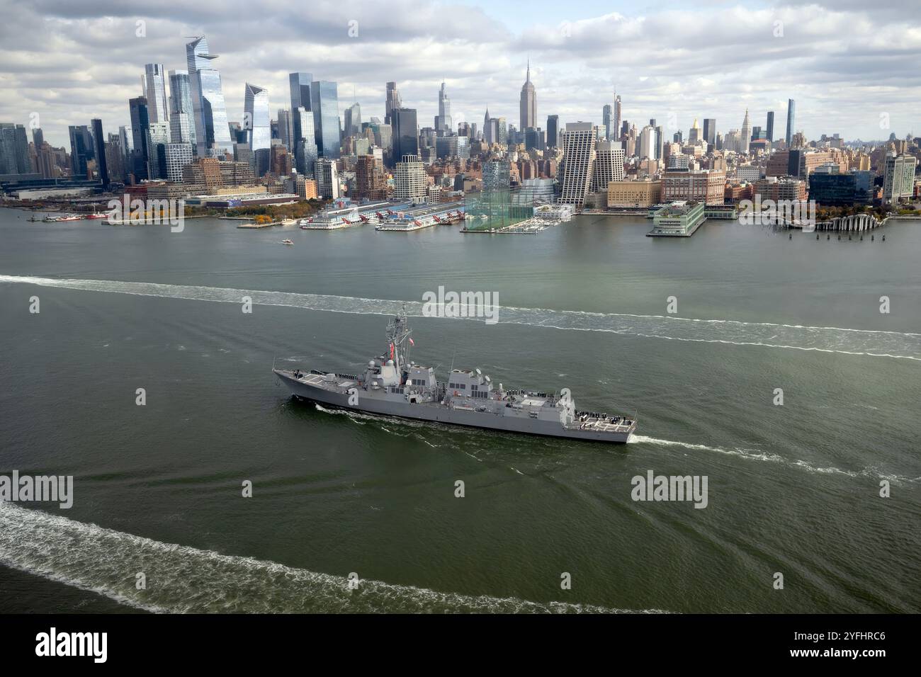 Harbor tug guided uss hi-res stock photography and images - Alamy