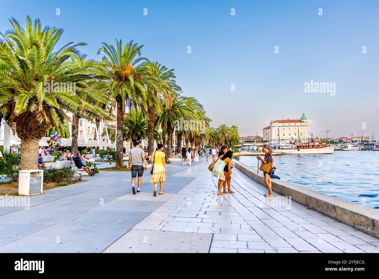 Seasode promenade hi-res stock photography and images - Alamy