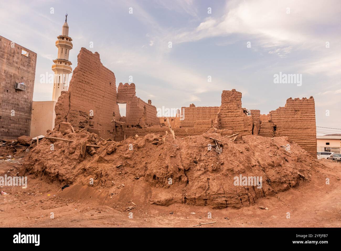 Ruin of a house hi-res stock photography and images - Alamy
