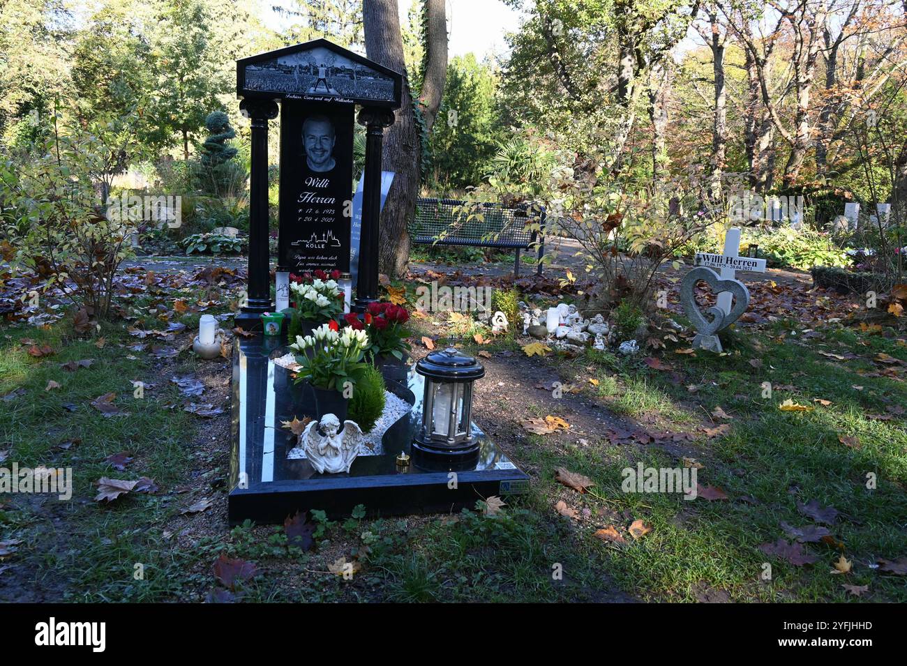 Grab des 2021 verstorbenen Schauspieler Will Herren auf dem Kölner Prominentenfriedhof Melaten ...