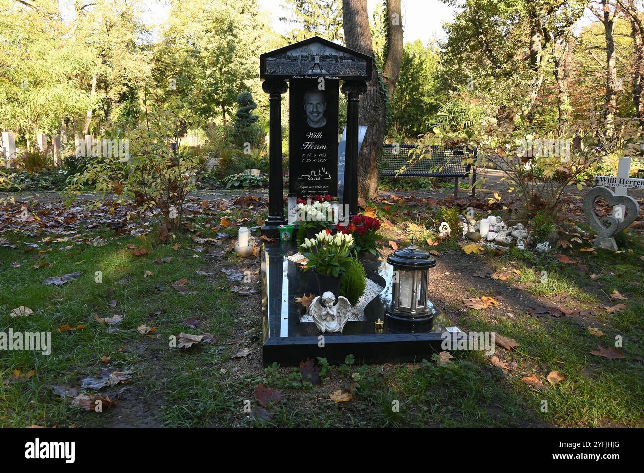 Grab des 2021 verstorbenen Schauspieler Will Herren auf dem Kölner Prominentenfriedhof Melaten ...