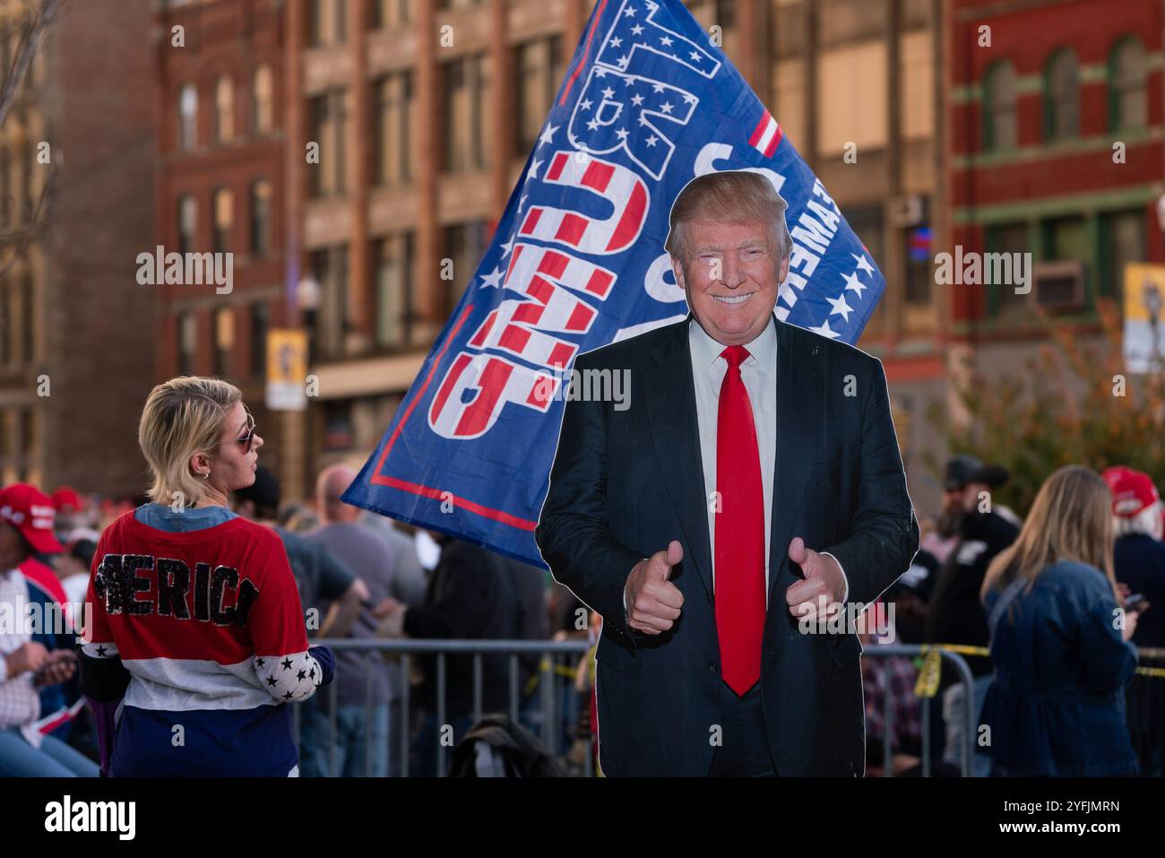 Pittsburg, Pennsylvania, Allegheny. 4th Nov, 2024. As supporters waited ...