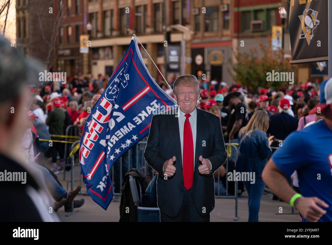 Pittsburg, Pennsylvania, Allegheny. 4th Nov, 2024. As supporters waited ...