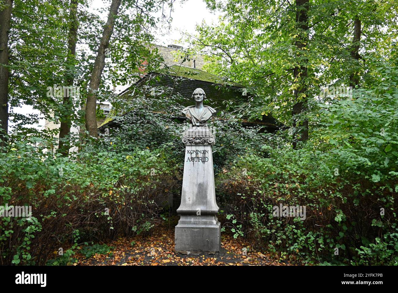 Statue of Queen Astrid inside the Koningin Astridpark (Queen Astrid ...