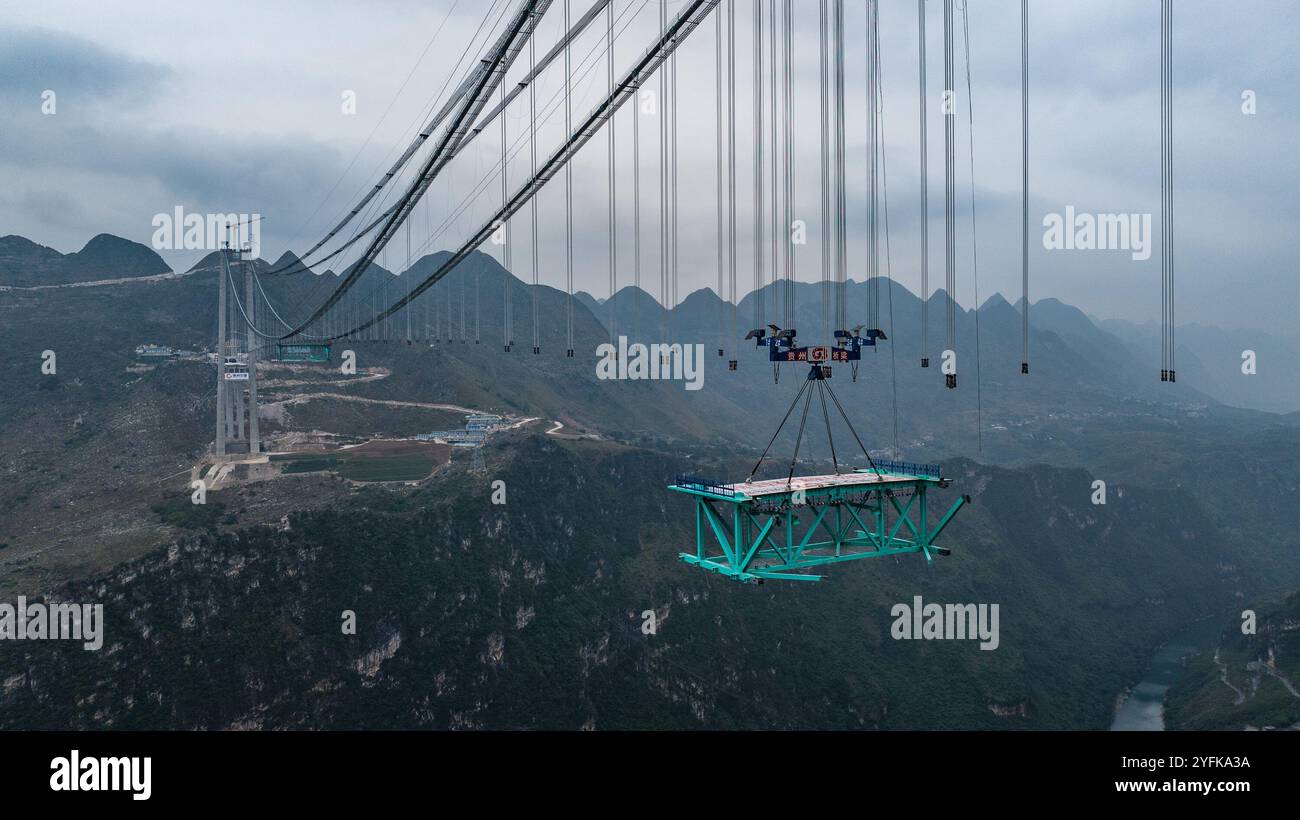 The huajiang grand canyon bridge hi-res stock photography and images ...