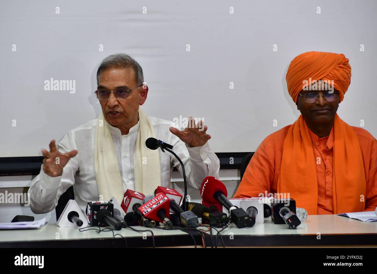 India. 04th Nov, 2024. MUMBAI, INDIA - NOVEMBER 4: Saint Ramgiri ...