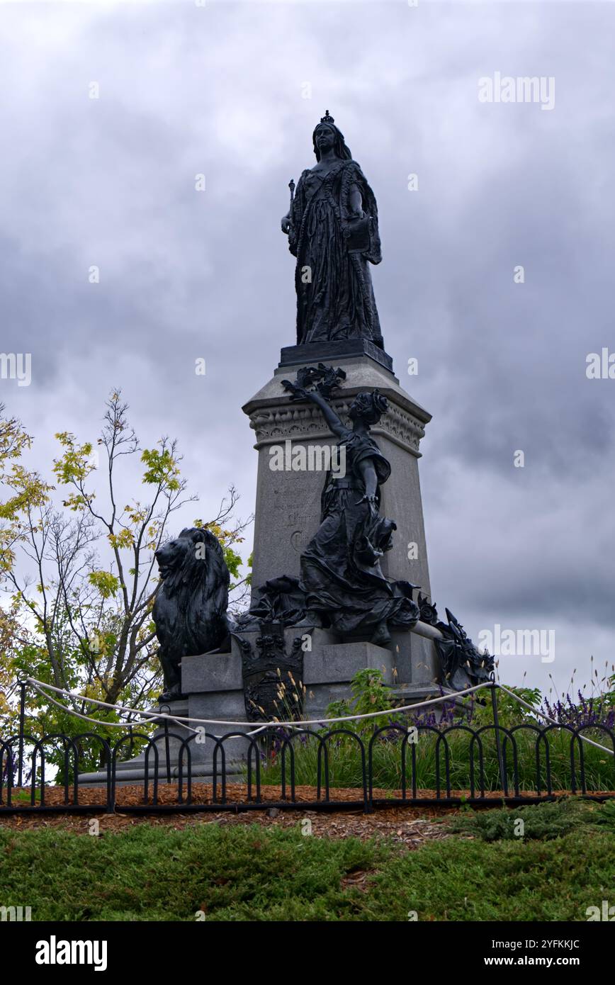 Ottawa - Statue of Queen Victoria Stock Photo - Alamy